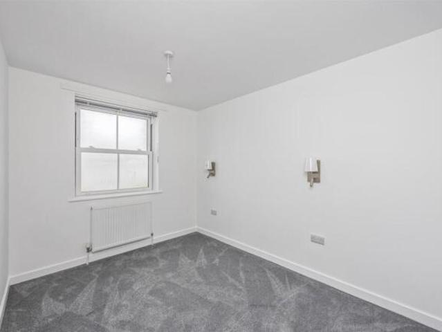 2 bedroom flat for rent in Montague Street, Worthing, BN11