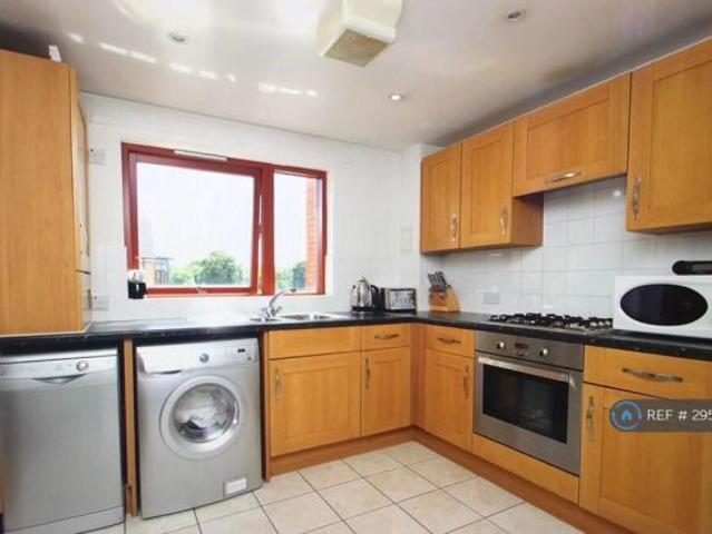 2 bedroom flat for rent in Monteagle Way, London, E5