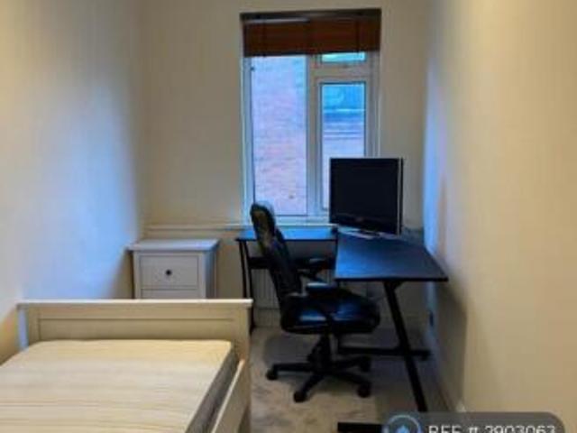 2 bedroom flat for rent in Montpelier Road, London, W5