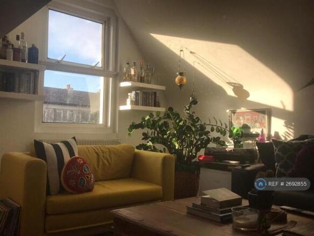 2 bedroom flat for rent in Montrell Road, London, SW2