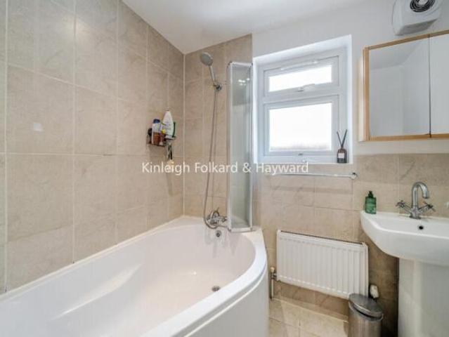 2 bedroom flat for rent in Montrell Road, London, SW2
