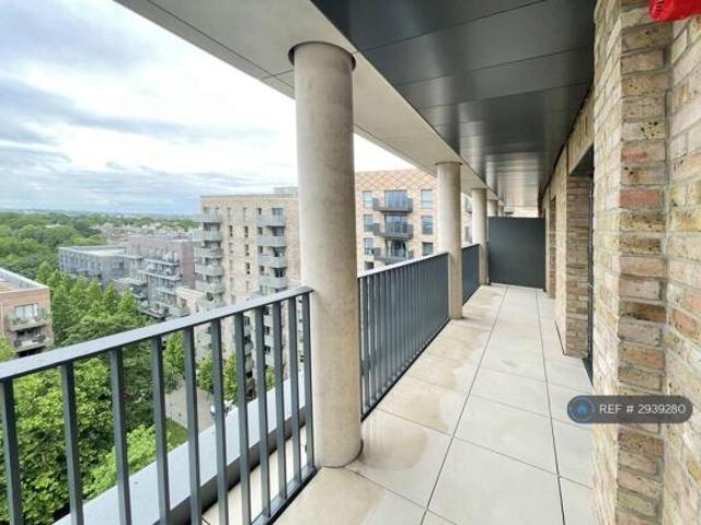 2 bedroom flat for rent in Monarch Square, London, SW11