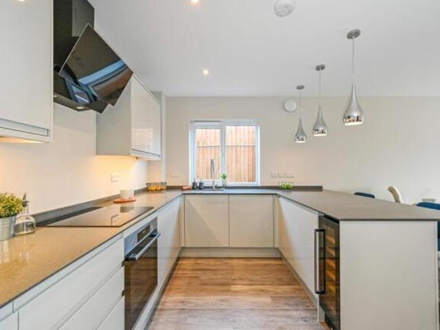 2 bedroom flat for rent in Moneyfield Mews, PO3