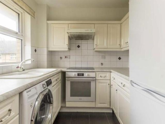 2 bedroom flat for rent in Monmouth Close, Chiswick, W4