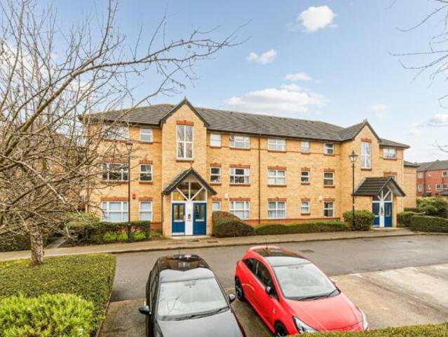 2 bedroom flat for rent in Monmouth Close, Chiswick, W4
