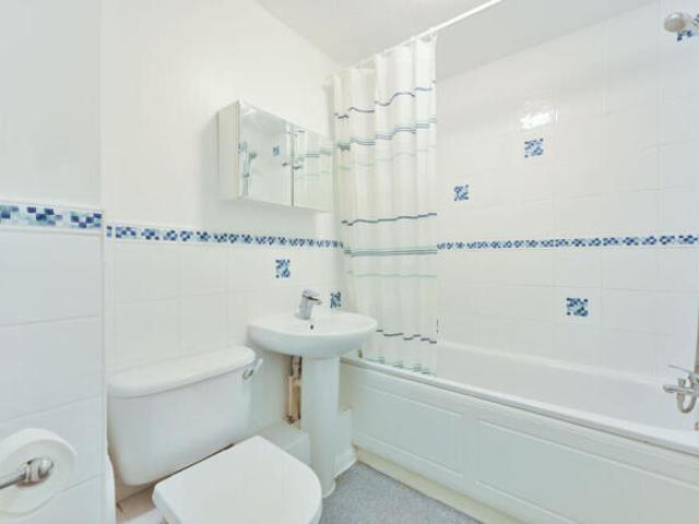 2 bedroom flat for rent in Monmouth Close, Chiswick, London, W4