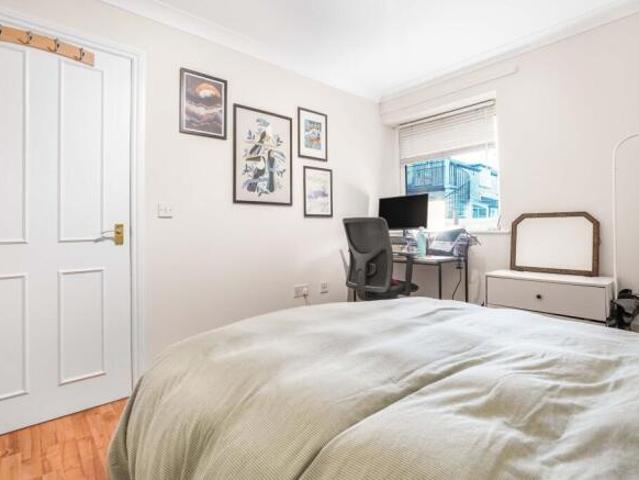 2 bedroom flat for rent in Moor Allerton Hall, Roundhay, LS8