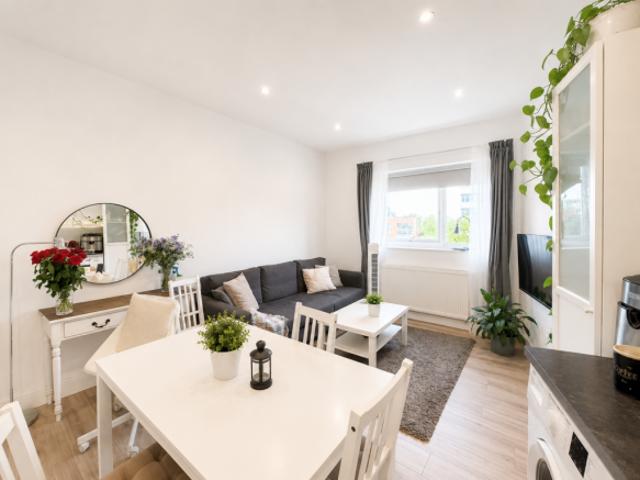 2 bedroom flat for rent in Moore House, Willow Way, Sydenham, SE26