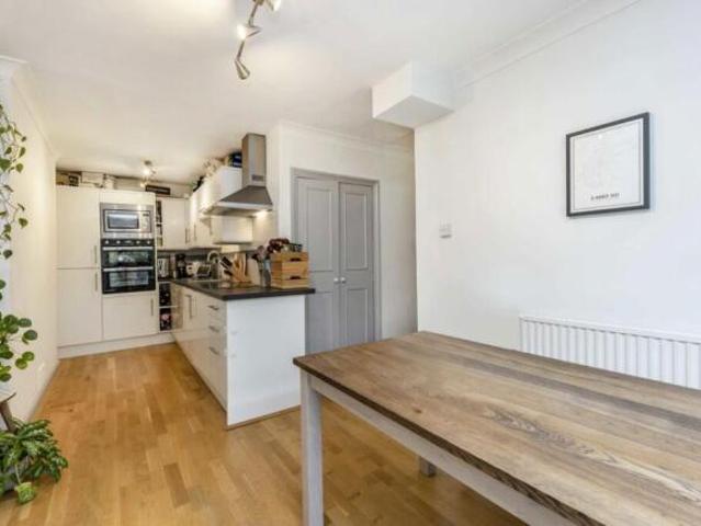 2 bedroom flat for rent in Moore Park Road, Fulham, SW6