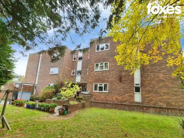 2 bedroom flat for rent in Moat Court, 42 Branksome Wood Road.