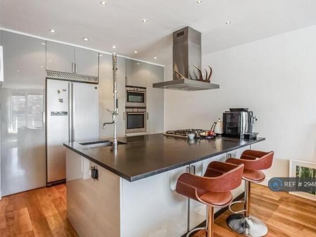 2 bedroom flat for rent in Molasses House, London, SW11