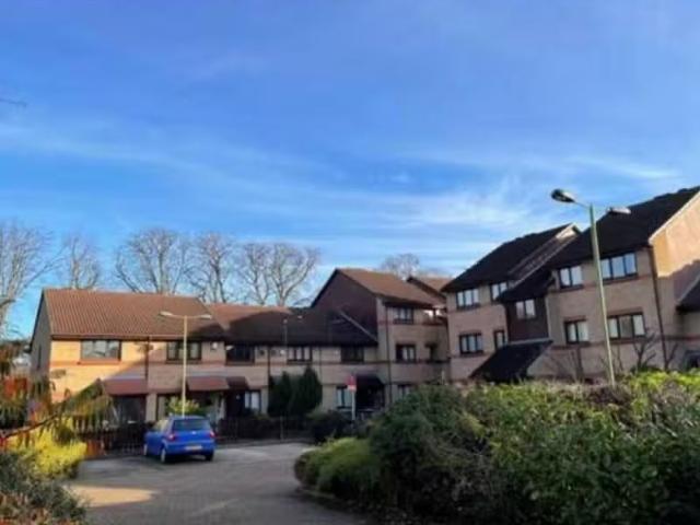 2 bedroom flat for rent in Mortimer Drive, London, EN1