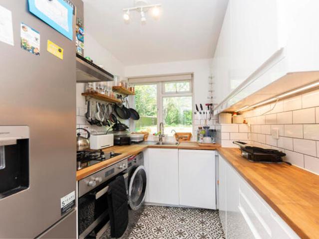 2 bedroom flat for rent in Mortimer Lodge, SW19