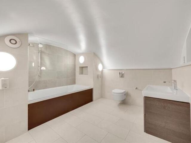 2 bedroom flat for rent in Mortlake High Street, London, SW14