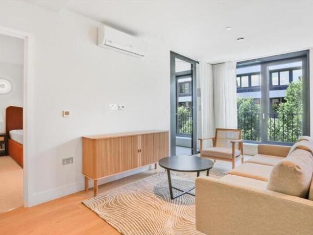 2 bedroom flat for rent in Morwell Street, London WC1B