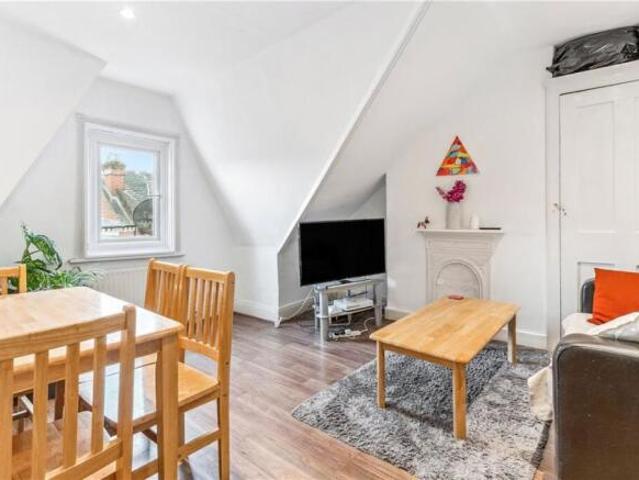 2 bedroom flat for rent in Morella Road, Balham, SW12