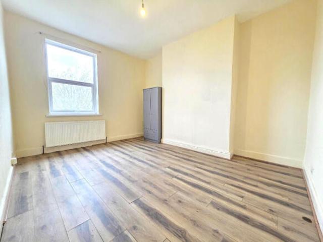 2 bedroom flat for rent in Moseley Road, Birmingham, B12