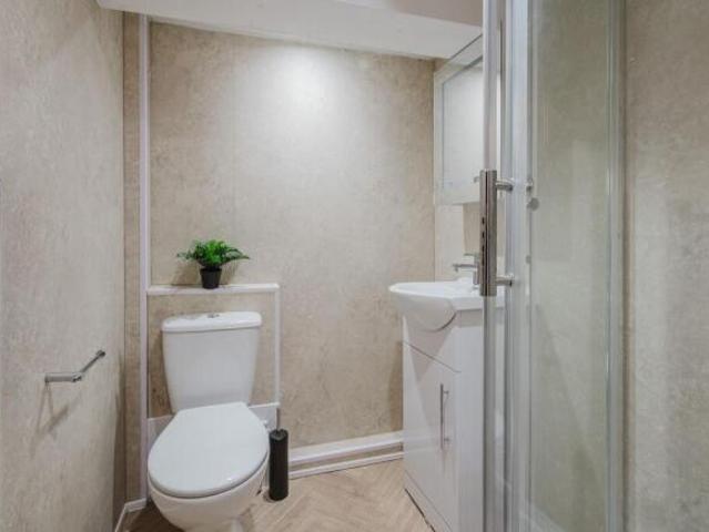 2 bedroom flat for rent in Moss Lane East, M14