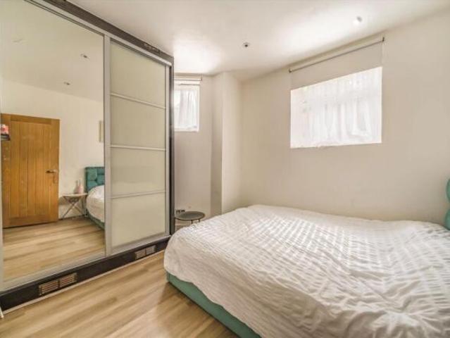 2 bedroom flat for rent in Mount Avenue, Ealing, W5