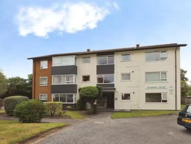 2 bedroom flat for rent in Mount Pleasant Road, Seldown Court.