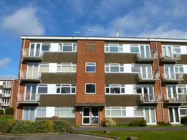 2 bedroom flat for rent in Mount Road, Poole, BH14