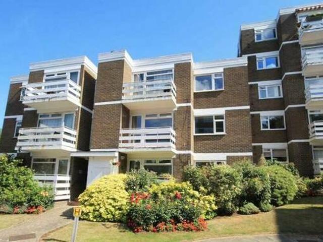 2 bedroom flat for rent in Mountcombe Close Surbiton KT6