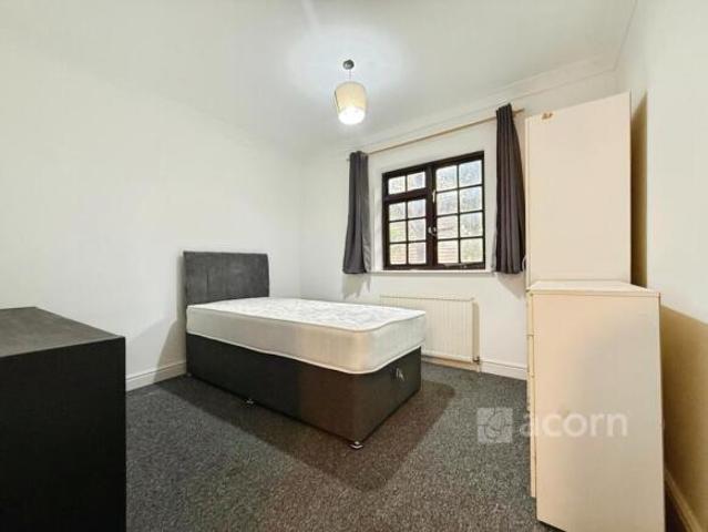 2 bedroom flat for rent in Mounts Road Greenhithe DA9