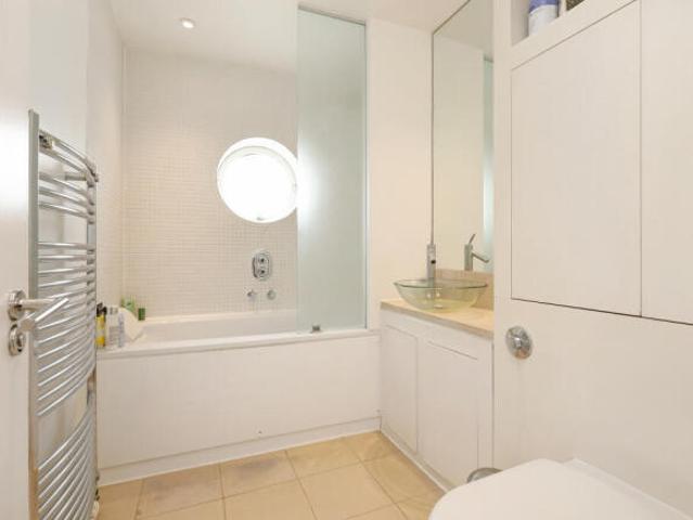 2 bedroom flat for rent in Munster Road, London, SW6