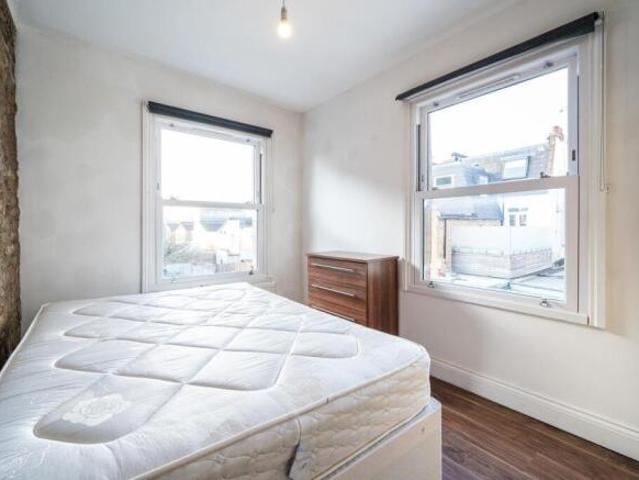 2 bedroom flat for rent in Munster Road, London, SW6