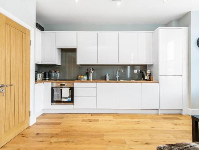 2 bedroom flat for rent in Munster Road, London, SW6