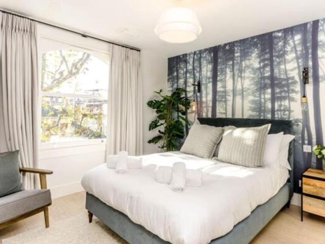 2 bedroom flat for rent in Munster Road, Parsons Green, London, SW6