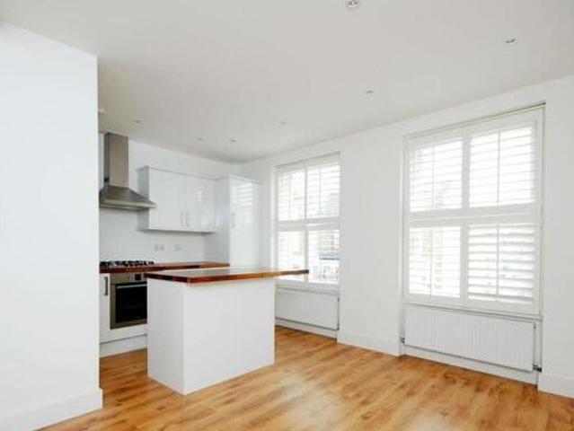 2 Bedroom Flat For Rent In Munster Village, London
