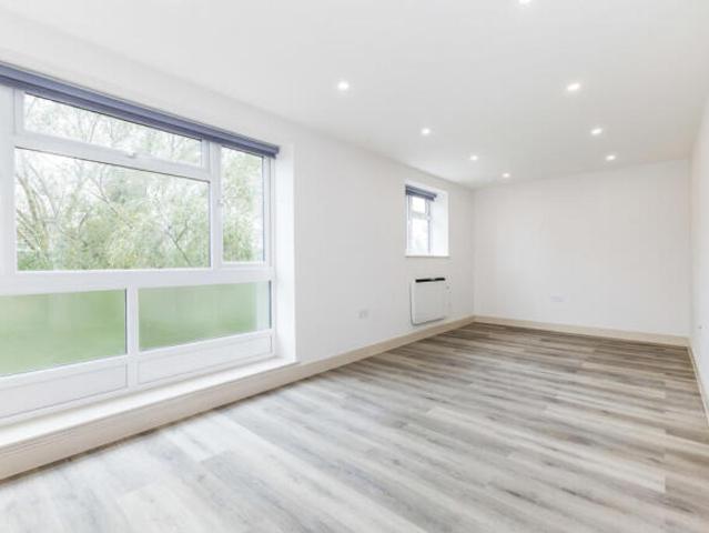 2 bedroom flat for rent in Mulgrave Road, Sutton, SM2
