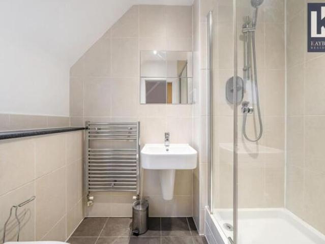 2 bedroom flat for rent in Mulgrave Road, Victoria Court, SM2