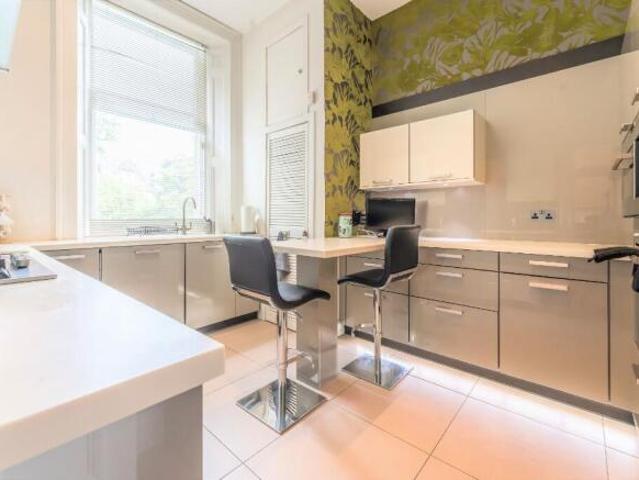 2 bedroom flat for rent in Murrayfield Avenue, Murrayfield, Edinburgh, EH12