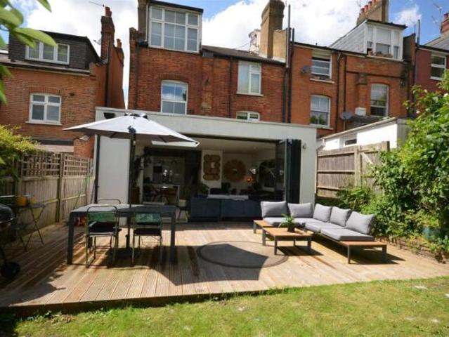 2 bedroom flat for rent in Muswell Hill Road, N10