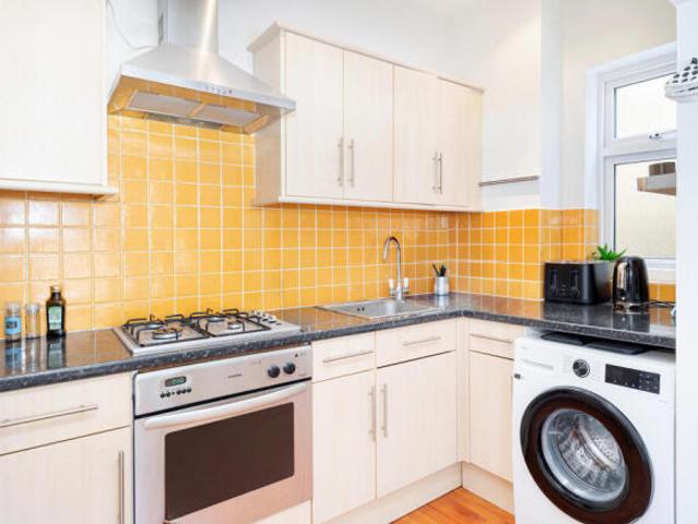 2 bedroom flat for rent in Muschamp Road, Peckham, London, SE15
