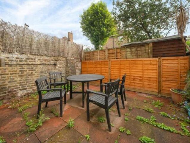 2 bedroom flat for rent in, Mylne Street, EC1R