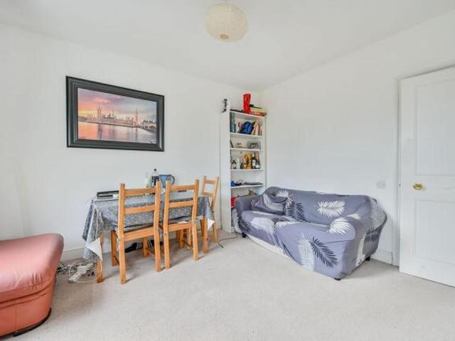 2 bedroom flat for rent in Myrtle Road, Acton, London, W3