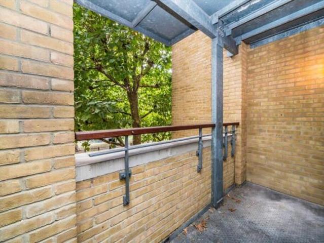 2 bedroom flat for rent in Napier Avenue, Canary Wharf, E14
