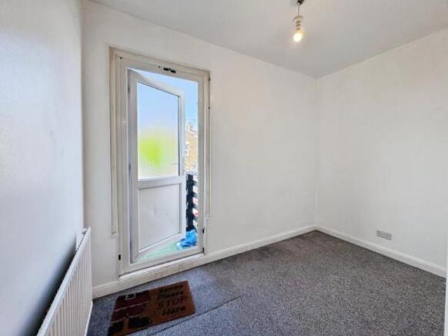 2 bedroom flat for rent in Napier Avenue, Southend On Sea, SS1