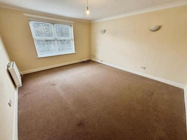 2 bedroom flat for rent in Napier Road, Stockport, Greater Manchester, SK4