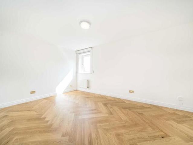2 bedroom flat for rent in Narrow Street, Victoria Wharf, E14