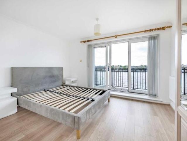 2 bedroom flat for rent in Narrow Street, Wapping, E14