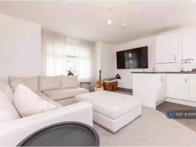 2 bedroom flat for rent in National Drive, Glasgow, G43
