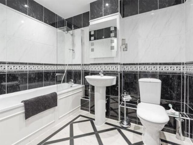 2 bedroom flat for rent in Nautilus, Marine Parade, Worthing, West Sussex, BN11