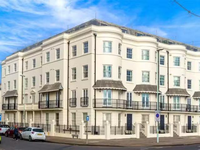 2 bedroom flat for rent in Nautilus, Marine Parade, Worthing.