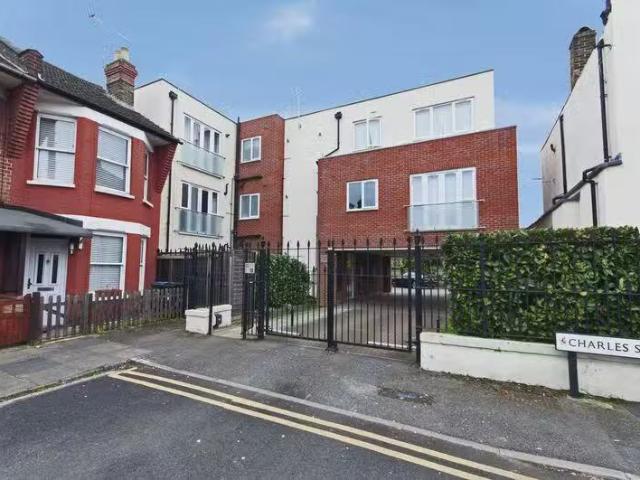 2 bedroom flat for rent in Neo Court, Charles Street, Endfield.