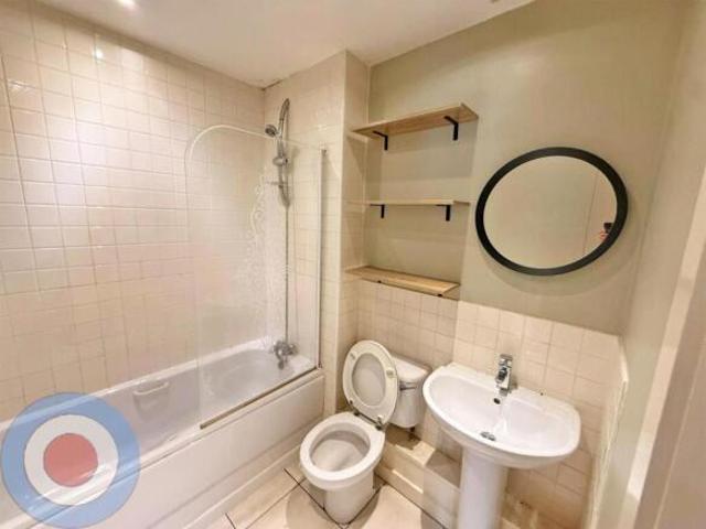 2 bedroom flat for rent in Nell Lane Manchester, M21 7DA, M21