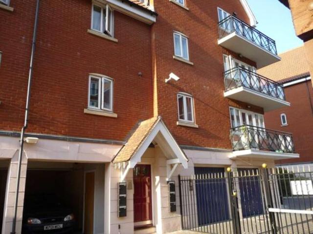 2 bedroom flat for rent in Neptune Square, IP4